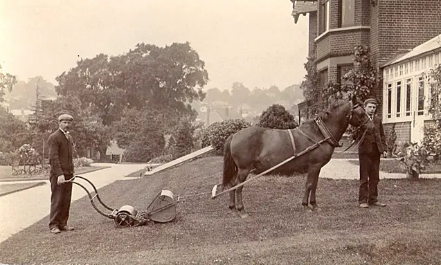 The Interesting History of The Humble Lawn Mower – How Does Your Garden Mow